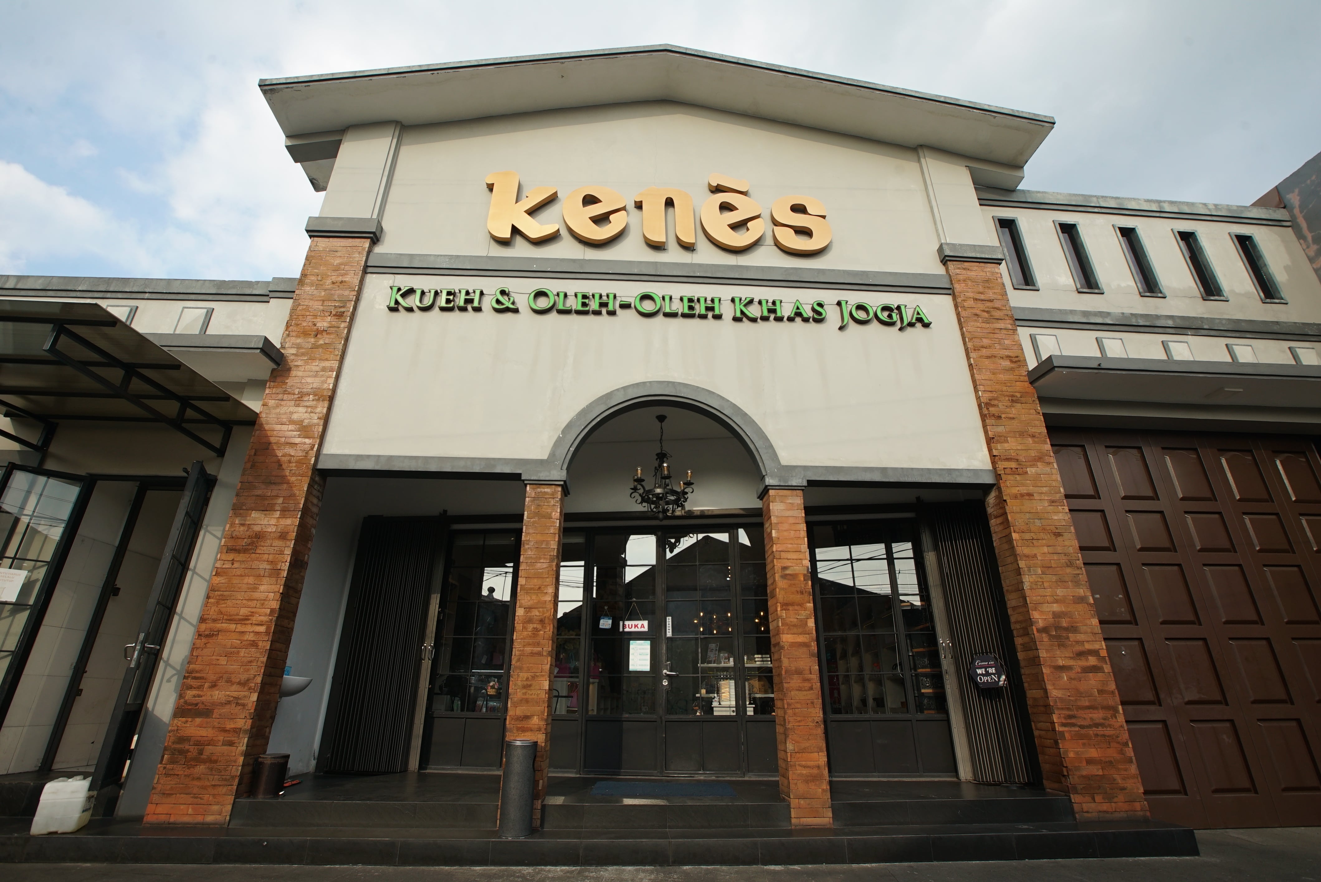 Kenes Resto & Bakery
